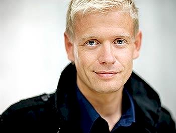 Jacob Kragelund - værten fra DRs Kontant - Booking af foredrag.